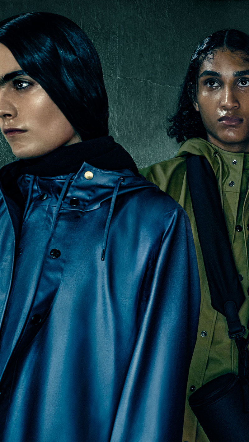 Rains Officiell Webbshop | Vattentäta ytterkläder och väskor