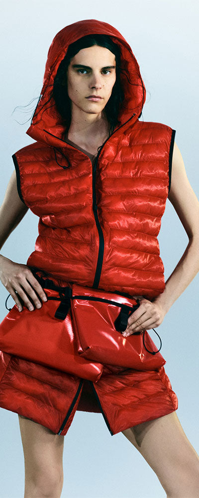 Rains Officiell Webbshop | Vattentäta ytterkläder och väskor