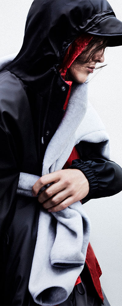 Rains Officiell Webbshop | Vattentäta ytterkläder och väskor